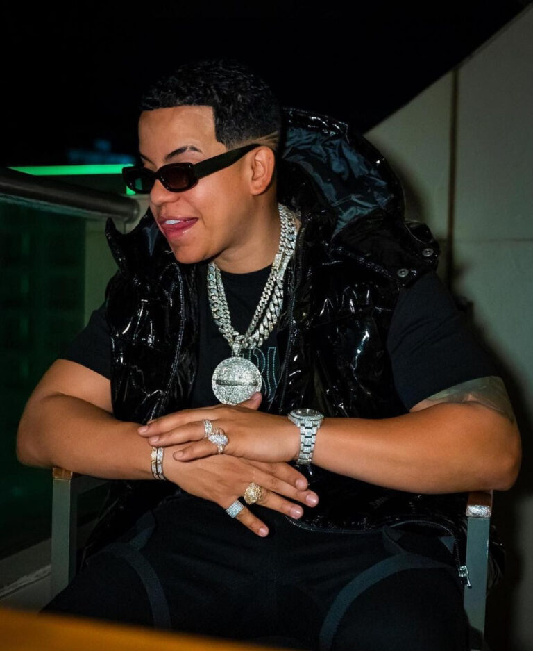 J Álvarez llegó a 2 billones de visualizaciones en Youtube - AGENCIA JAQUE